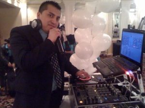 Bilingual DJ Services for Wedding and Quinceañera 💥