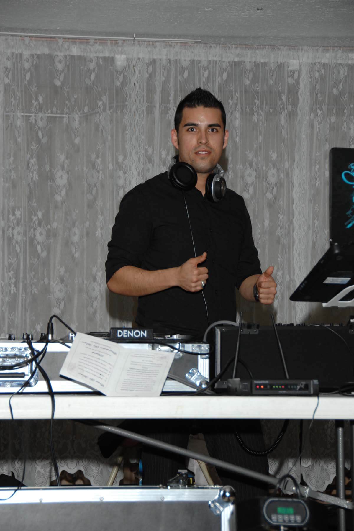 Latin DJ near me for Wedding and Quinceañera. Chicago, Florida